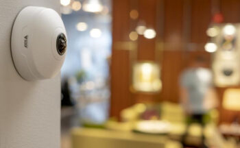 Axis M4327-P y M4328-P: indoor surveillance and advanced analysis